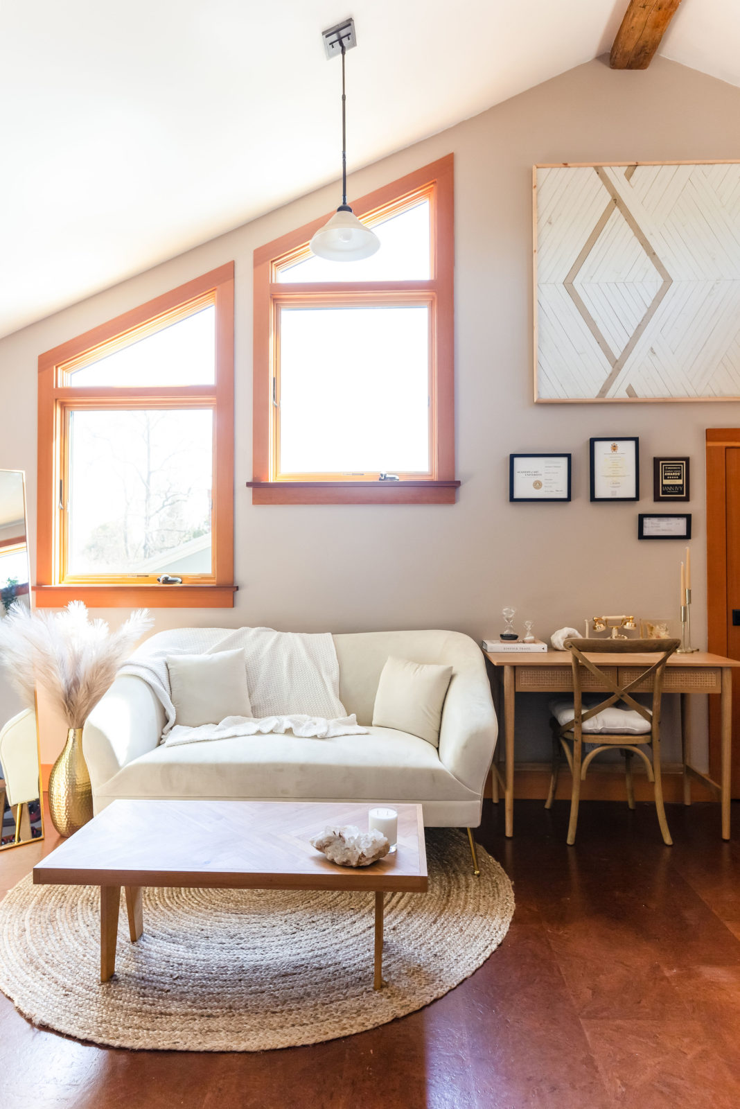 Inside Iann Ivy Photography’s Natural Light Filled Photo Studio | www ...